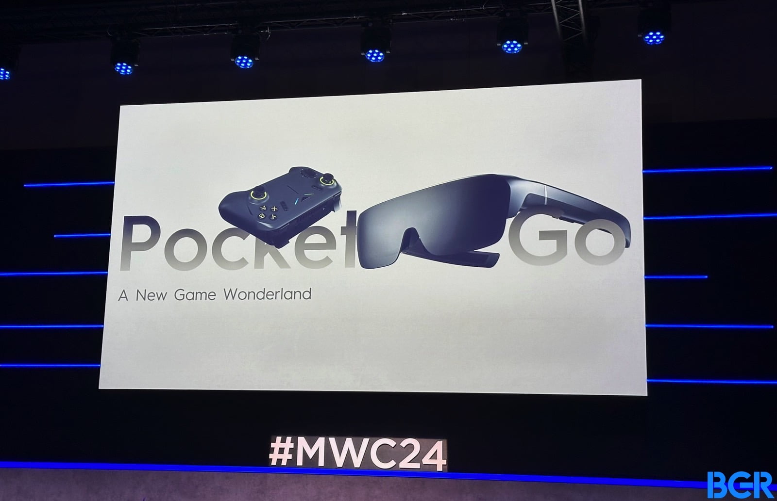 This Pocket Go Windows AR gaming console is mind-blowing, thanks to its ...