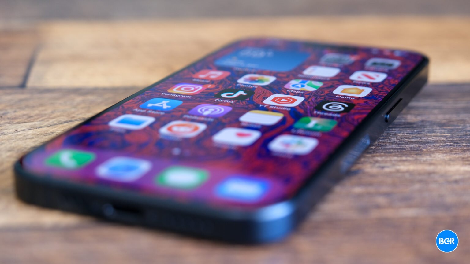 T-Mobile’s free iPhone 16 Pro deal may have leaked early - Comkex.com