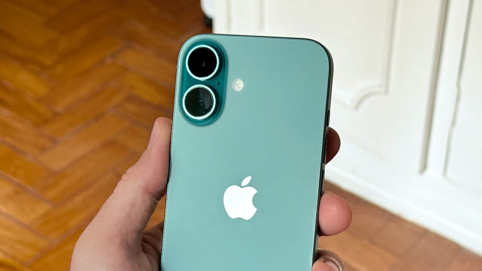 Should you wait for the iPhone 17 or buy the iPhone 16 now? - Comkex.com