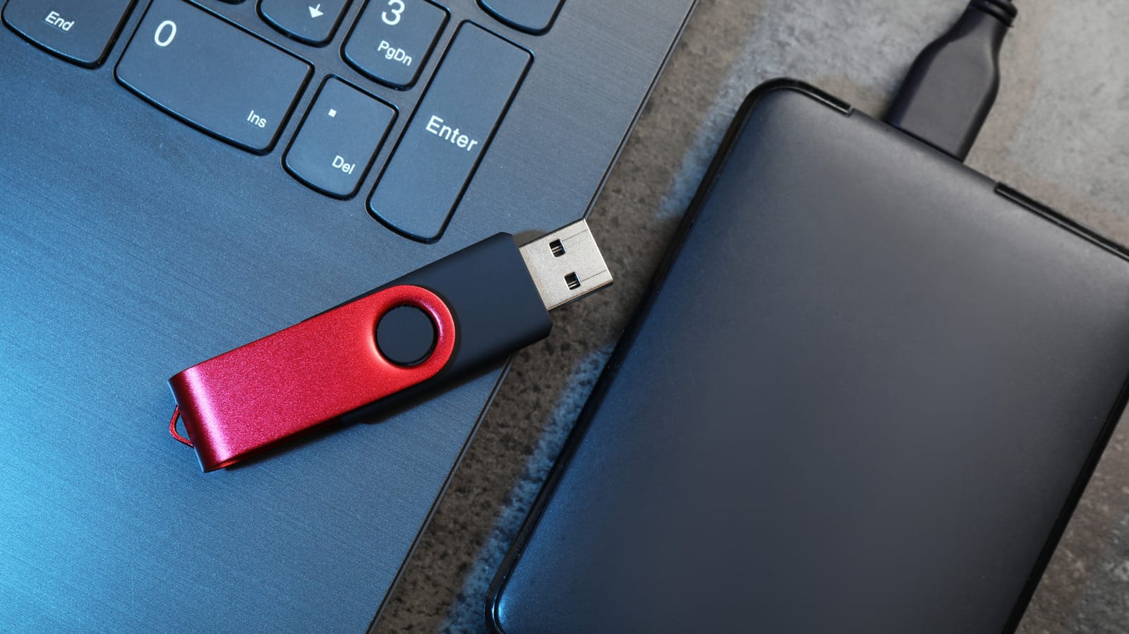 USB Flash Drive Or External Hard Drive: Which Storage Solution Should ...