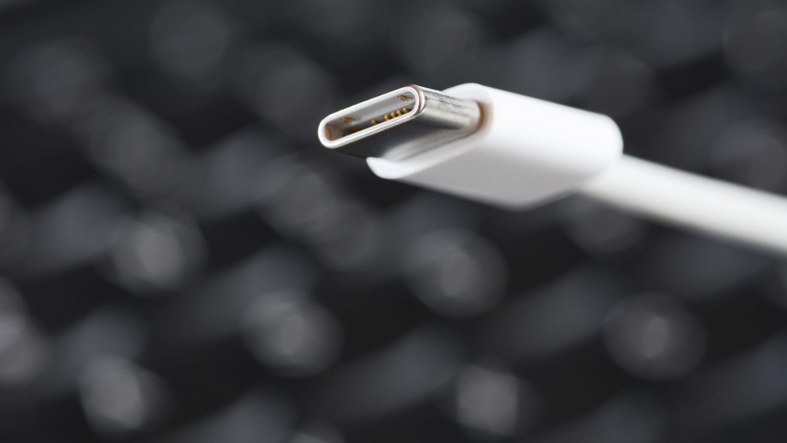 Why All Of Your Devices Use USB-C Ports Now - Comkex.com